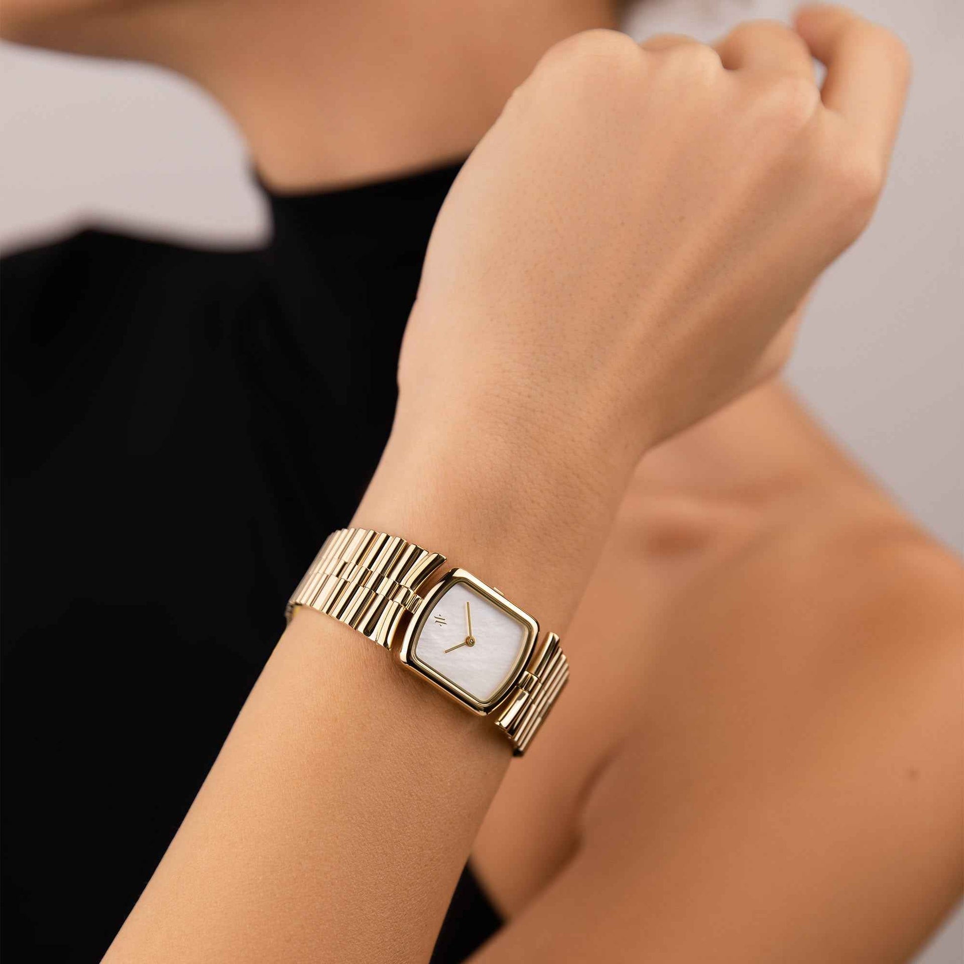 AMARE Pearl Watch in Yellow Gold | VANNA