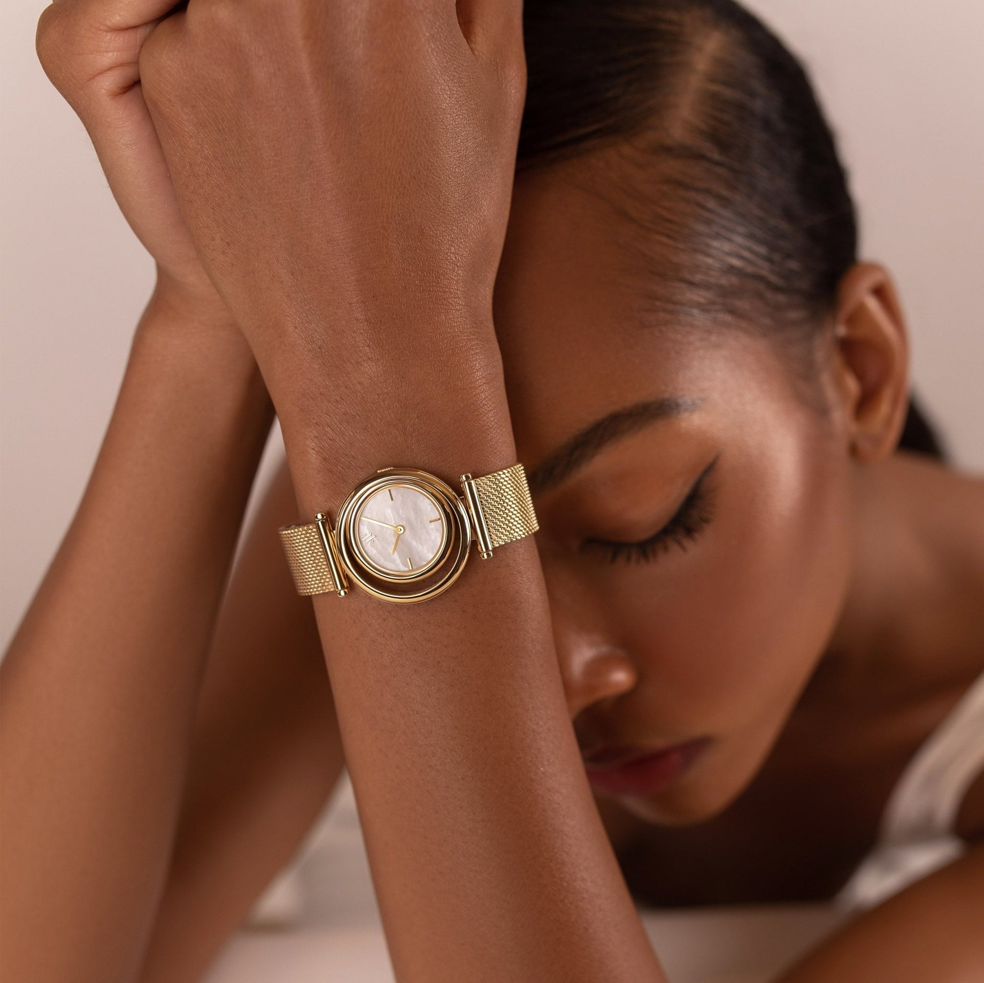 ECLIPSE Pearl Watch in Yellow Gold | VANNA