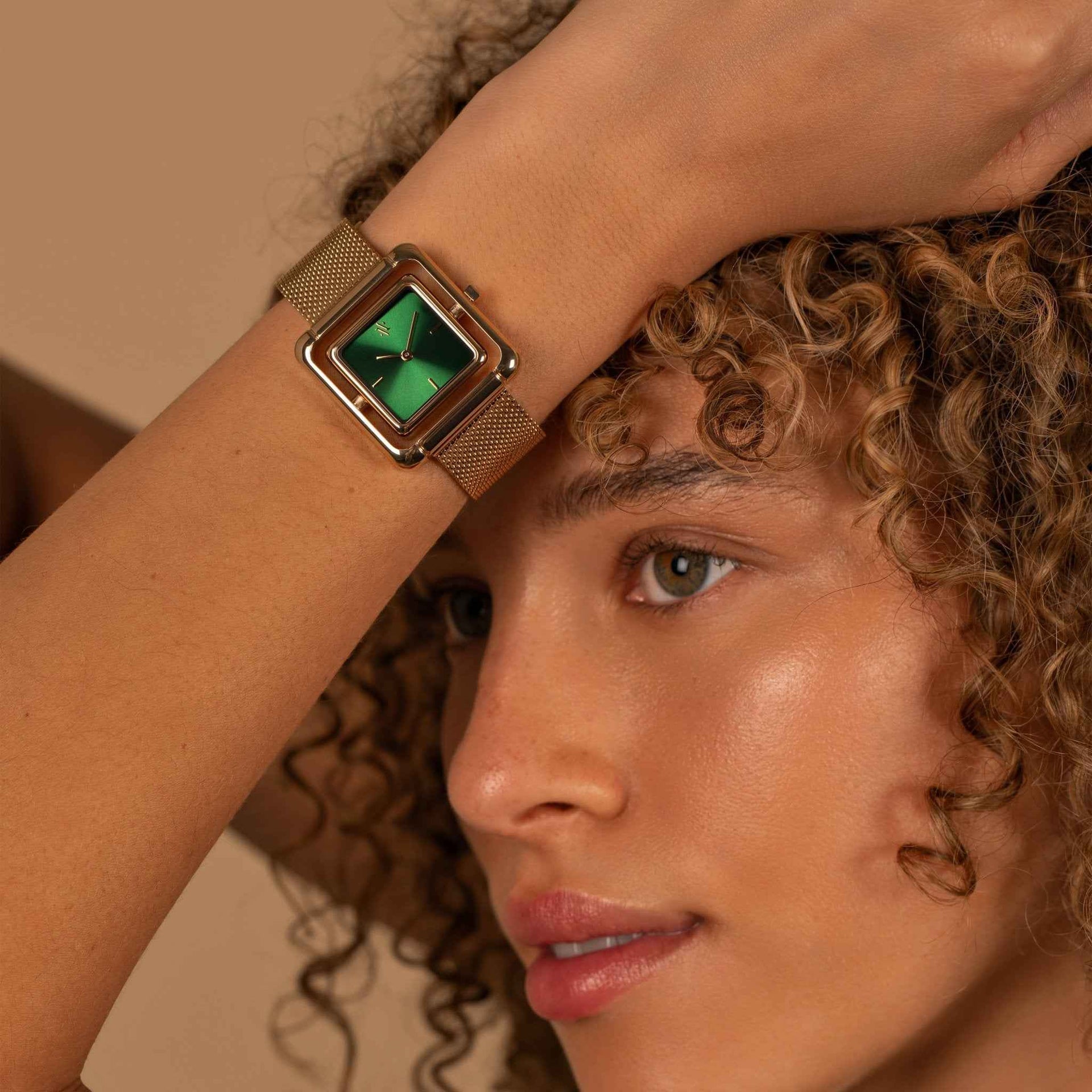 UMBRA Emerald Watch in Yellow Gold | VANNA